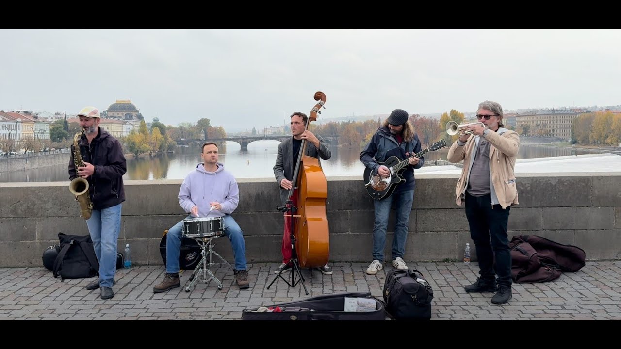 Champagne Lovers Band on the Charles Bridge - YouTube