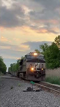 NS 7527 ES44DC leads solo on NS I68 (extra NS 268) through Piscataway,NJ on PRS! #trains #shorts ...