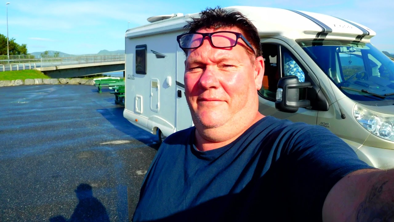 Nils Bippo Moen synger GOD WILL MAKE A WAY - YouTube