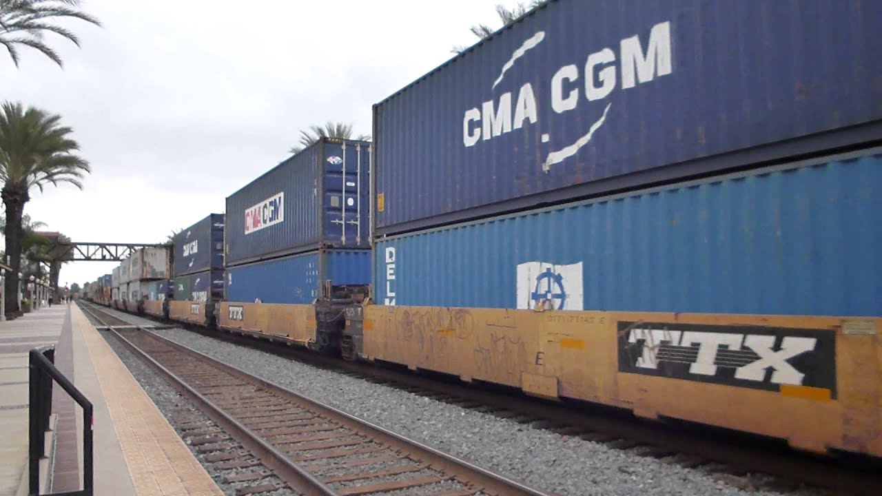 BNSF 7029 7013 4948 - 4576 6893 with 158 freight car - YouTube