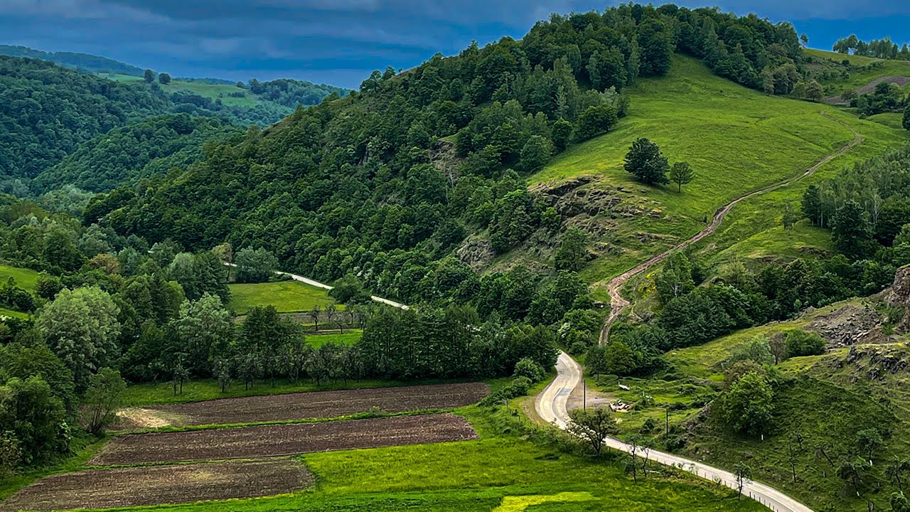 Sunetul atmosferei unui sat românesc 🐎🌾 4K - YouTube