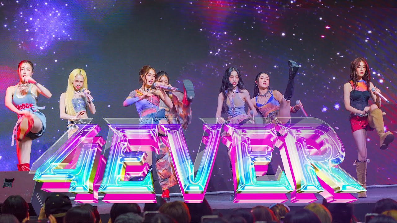 We are the stars we're about to ignite, 4EVER 4EVER BOOM! live ...