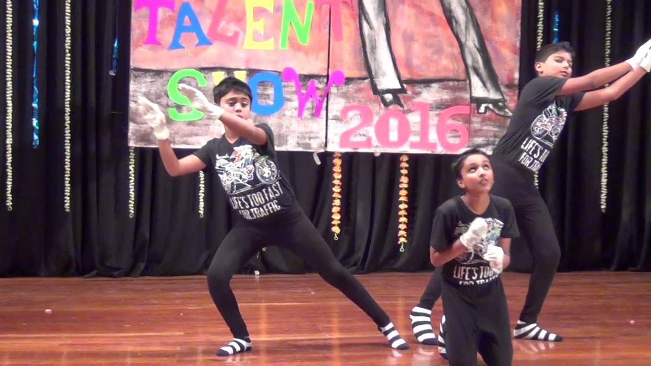 3 Idiots dance performence by Dev and friends - YouTube
