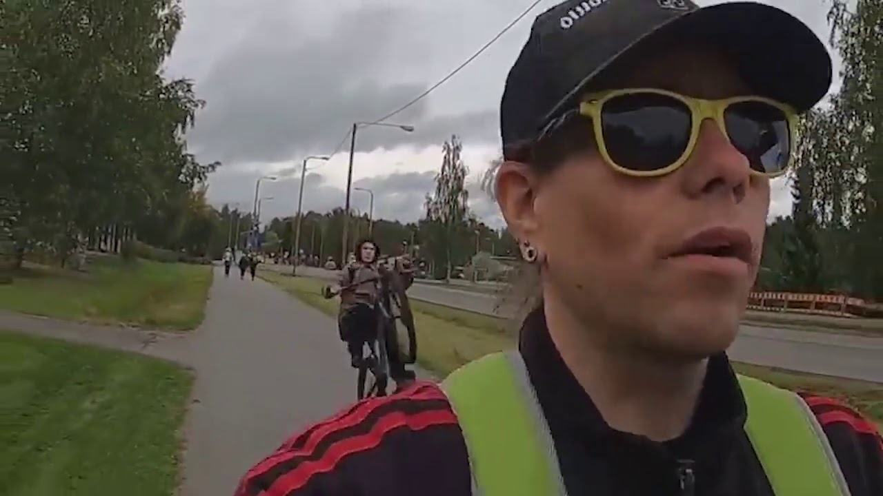 Niilo22 syö koskenlaskijaa feat. jonnet - YouTube