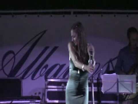 Stefania Dipierro 0s grilos-marcos valle - YouTube