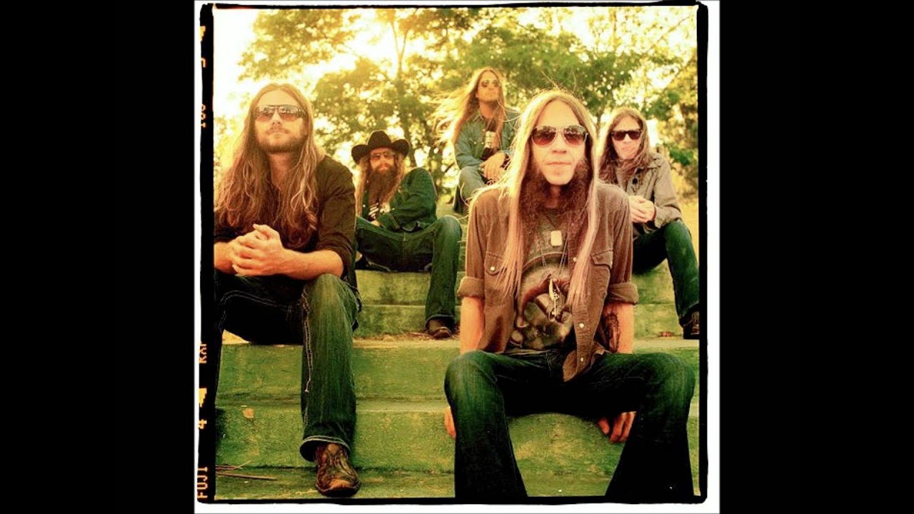 Blackberry Smoke - Little Piece Of Dixie (Song) - YouTube