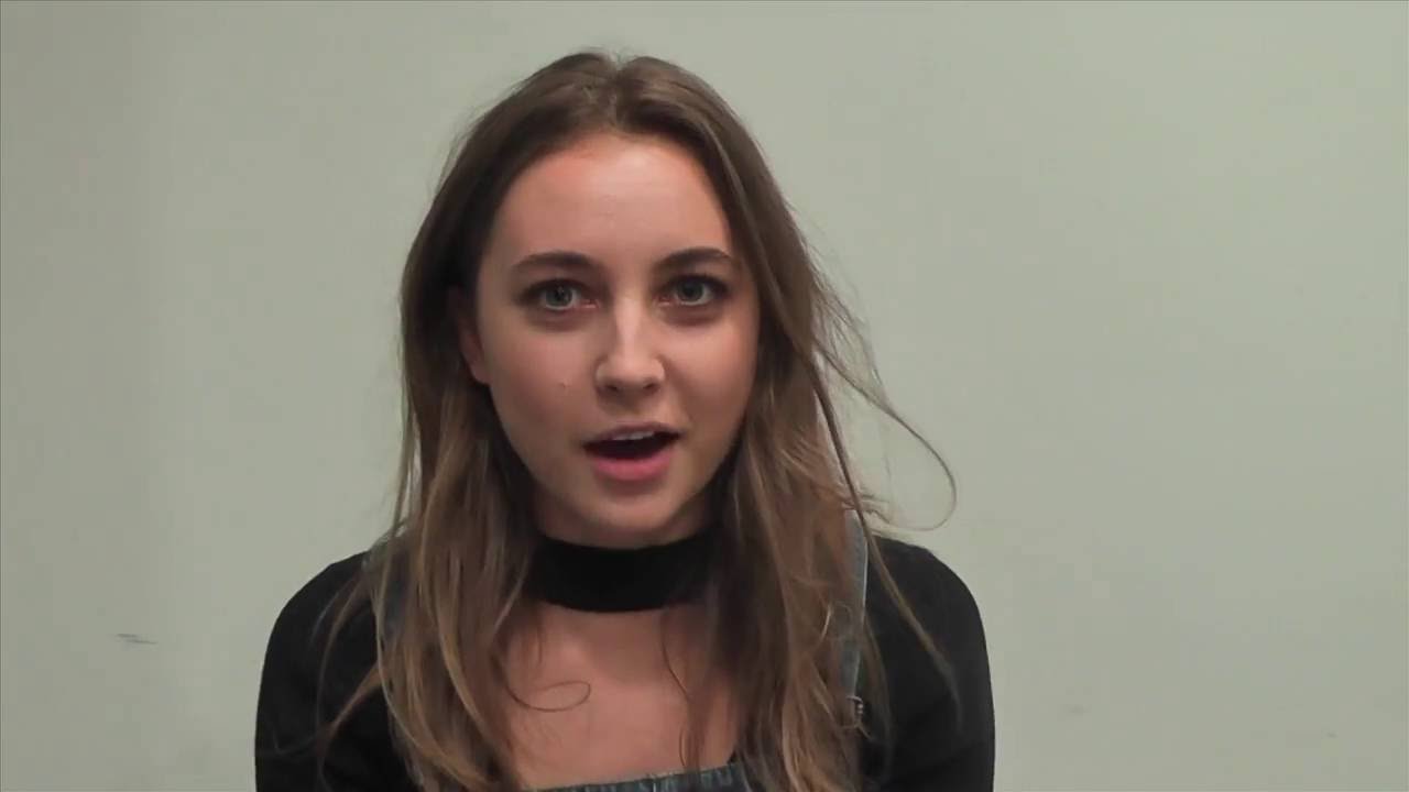 MarkMeets Mavournee Hazel 'Piper Willis' from Neighbours. - YouTube