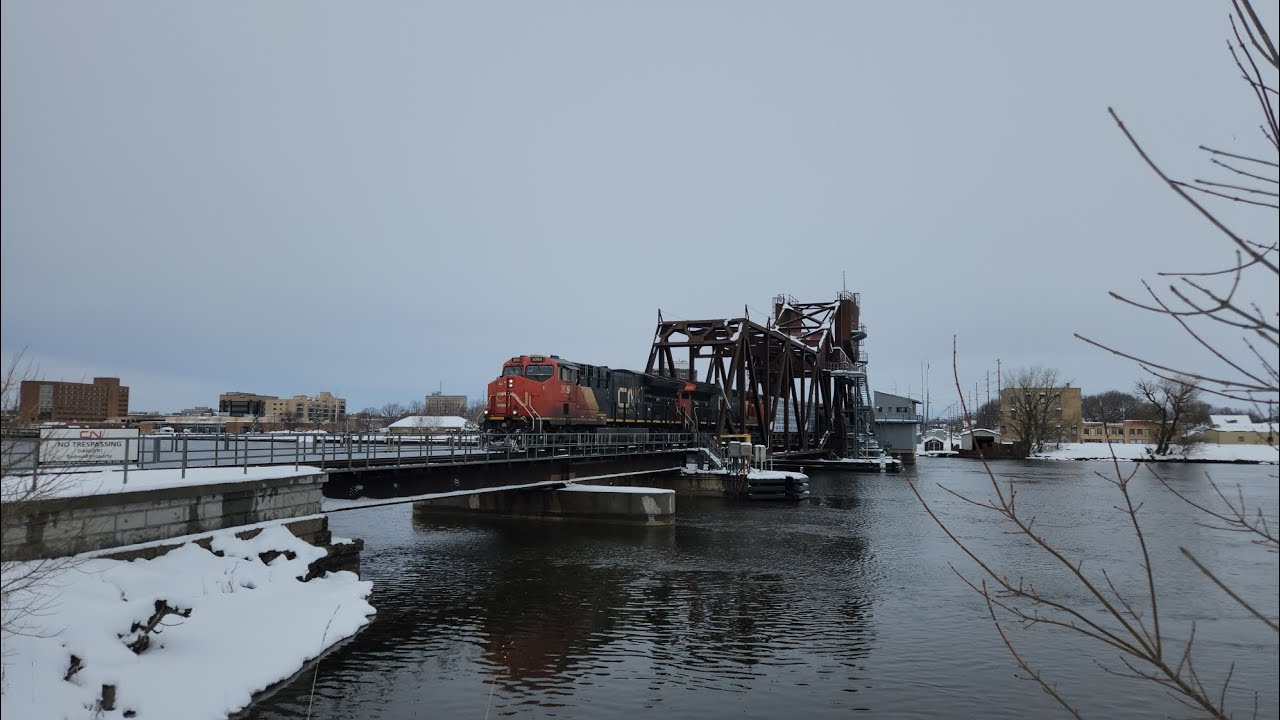 Oshkosh,WI Railroad Bridge - YouTube