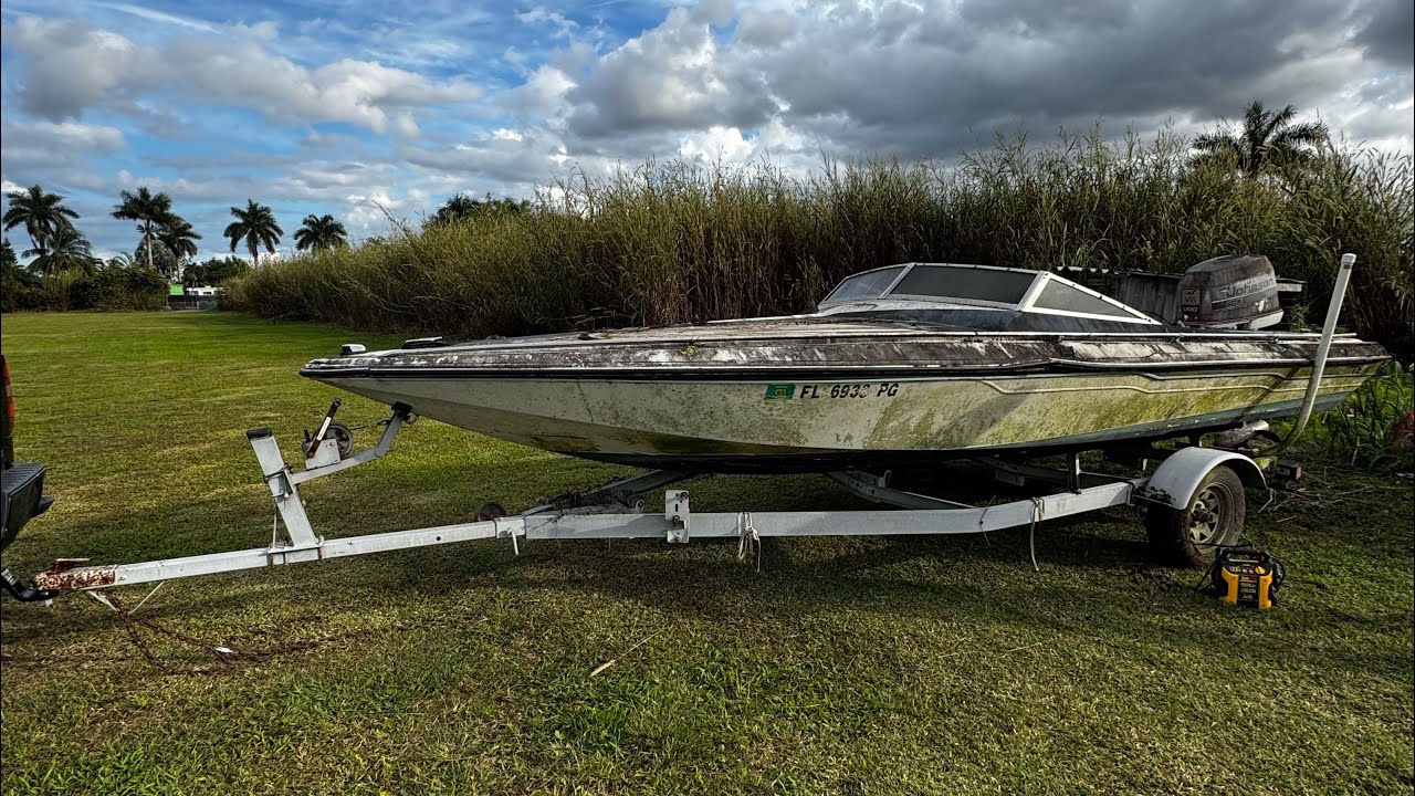 Barn find boat. ( Checkmate) - YouTube