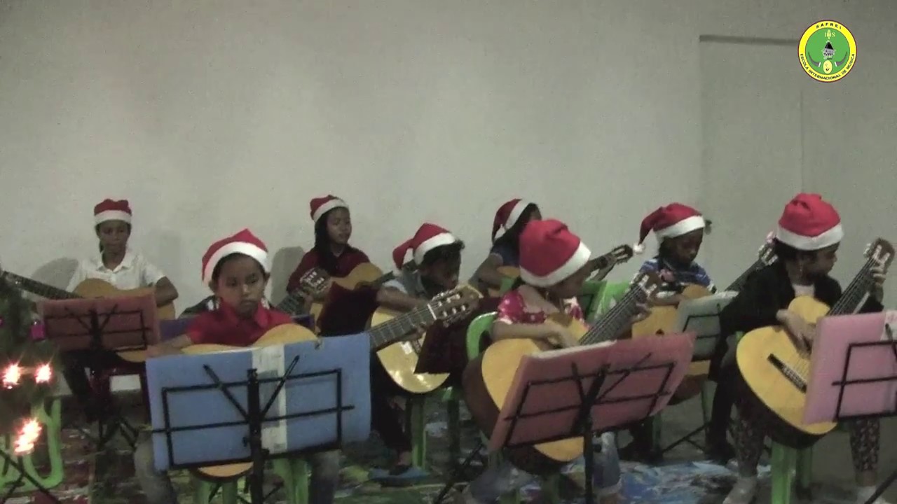 Timorese Kids Perform "Silent Night". - YouTube