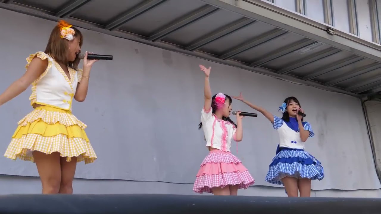 UPSKIRT BRALESS, LINDA NETO, JOANA, CANTORA PORTUGUESA, APRESENTADORA ...