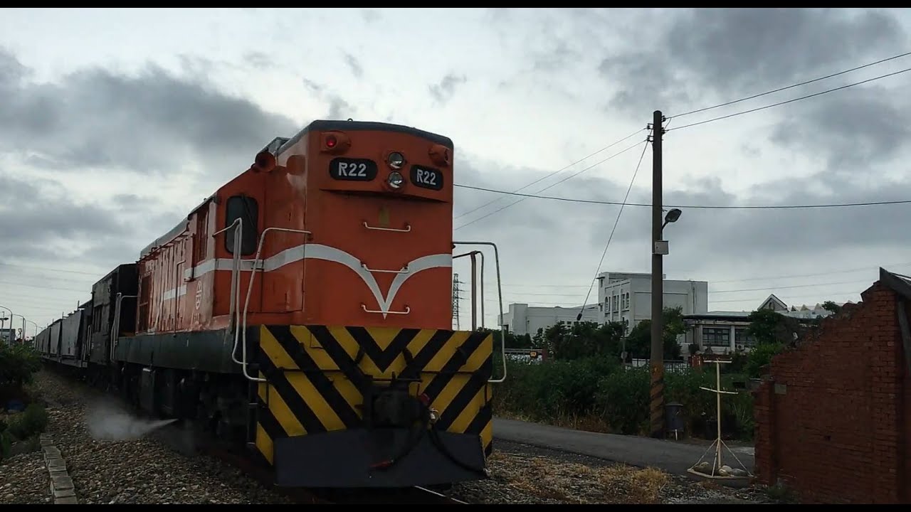 Taiwan Railway Administration R22 diesel locomotive on the CHUNG GANG ...