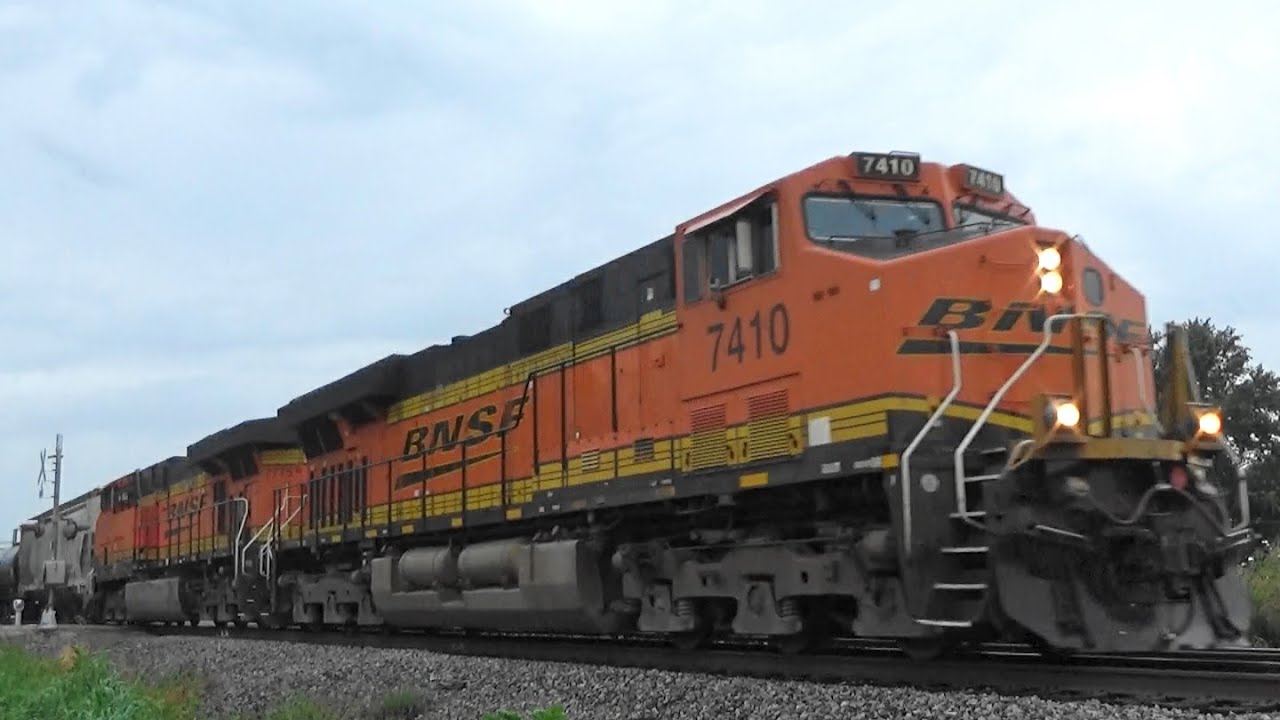 BNSF 7410 Leads a Freight, Alpha, IL 8/17/20 - YouTube
