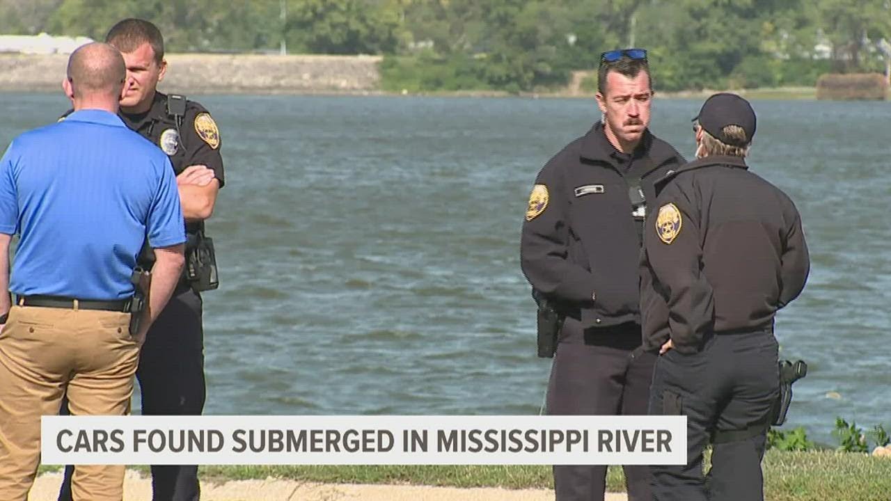 Moline police discover 2 cars submerged in Mississippi River - YouTube