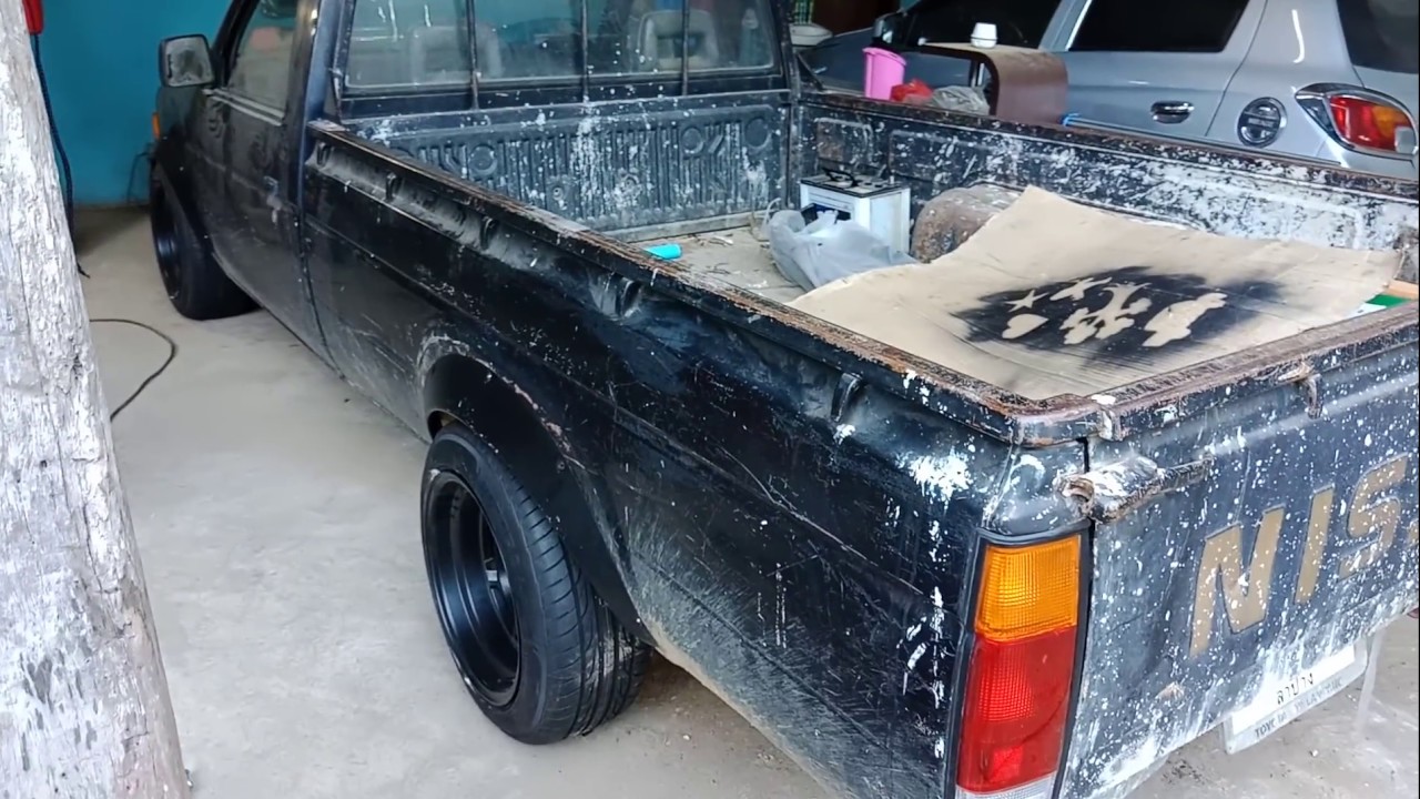 Nissan big m retro. - YouTube