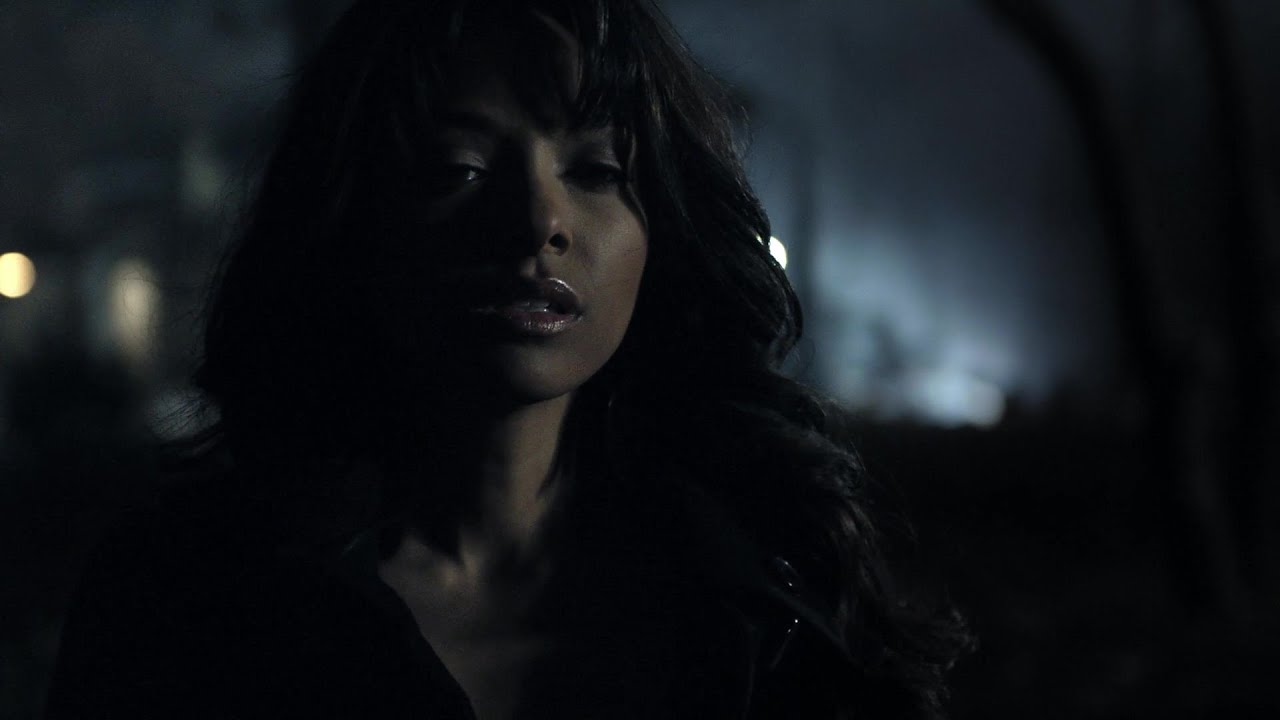 The Vampire Diaries - (1x19) - Bonnie SALVA Amber do Stefan - YouTube