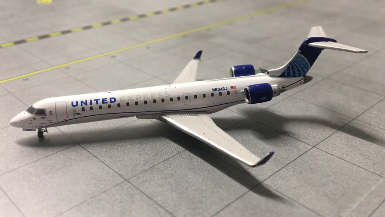 Gemini Jets United Express CRJ-550 1:400 Scale Silent Unboxing - YouTube