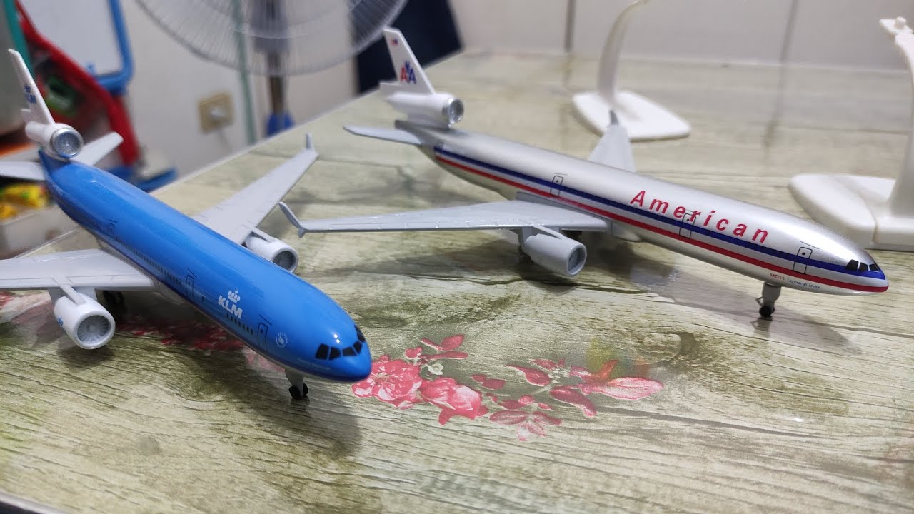 unboxing new model airplanes md 11 klm american - YouTube
