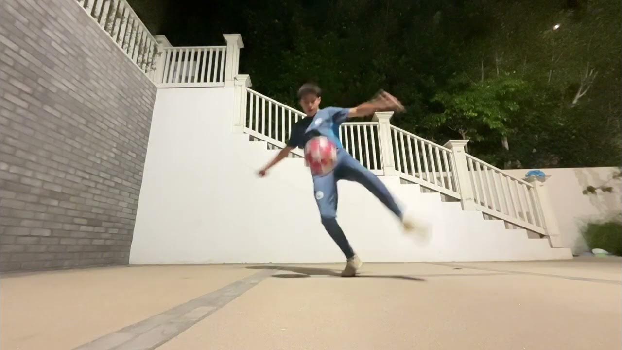 FREESTYLE JUGGLING SOCCER TUTORIAL - YouTube