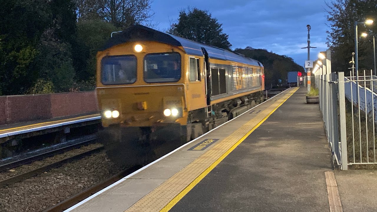 “Colchester power signalboxl” 66704 4E21 with 30 containers 16;46 18L ...