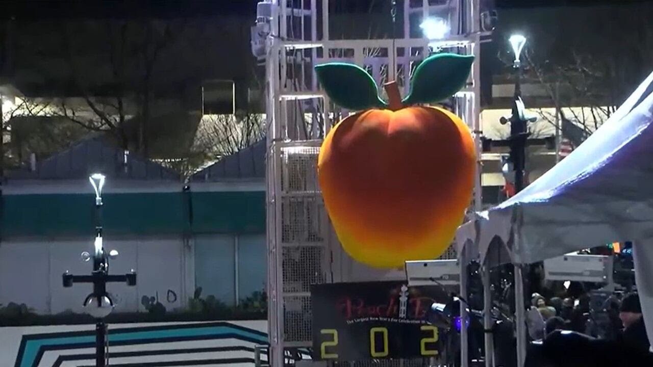 Peach Drop returns to Underground Atlanta - YouTube