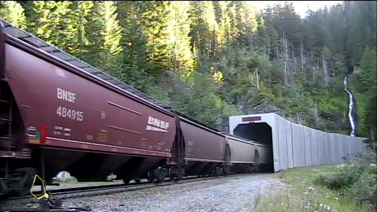 BNSF grain train exits Stampede tunnel October, 2008. - YouTube