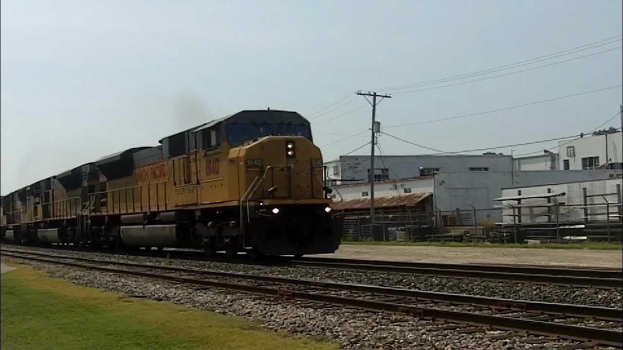 Two SD90s Lead UP Detour In Bettendorf, IA - YouTube