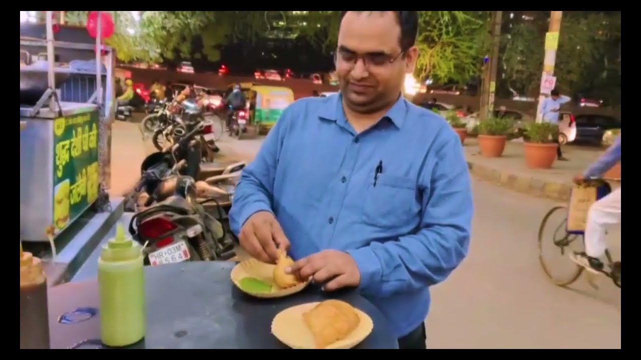 Civil Line wale Samosa 😍🛵 | Gurgaon Street Food Vlog 🎥 - YouTube