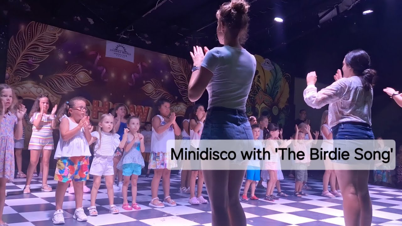 Mini Disco with CHICKEN DANCE | The Birdie Song | Kaczuszki | Songs For ...