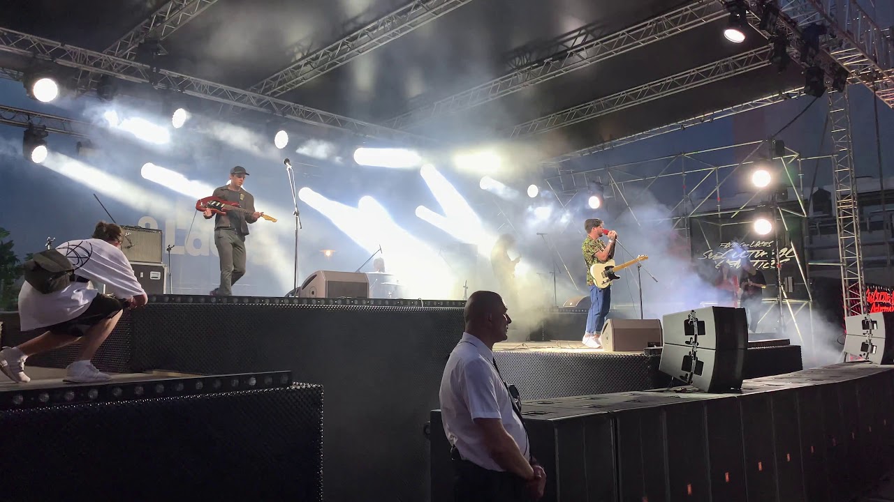 Wavves - Nine Is God (Live In Moscow) - 08.06.2019 - YouTube