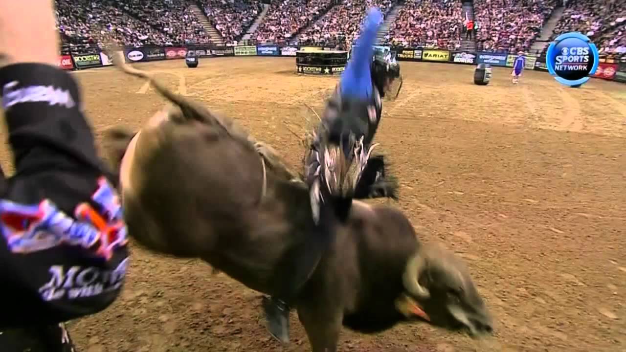 Smackdown takes down Ryan Dirteater in the PBR 15/15 Bucking Battle ...
