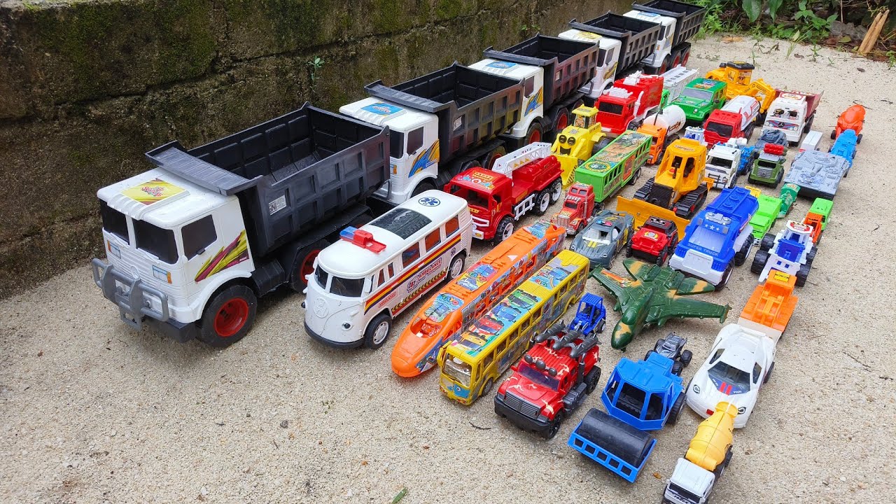 Mobil Truk Tronton Panjang Penuh Mainan Mobilan Helikopter Buldoser ...