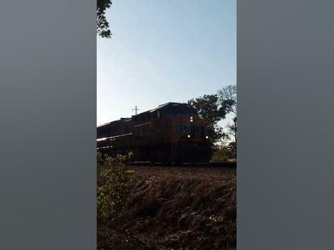 UP #2689 leads a slow EB UP manifest out of Lake Charles, Louisiana!!! - YouTube
