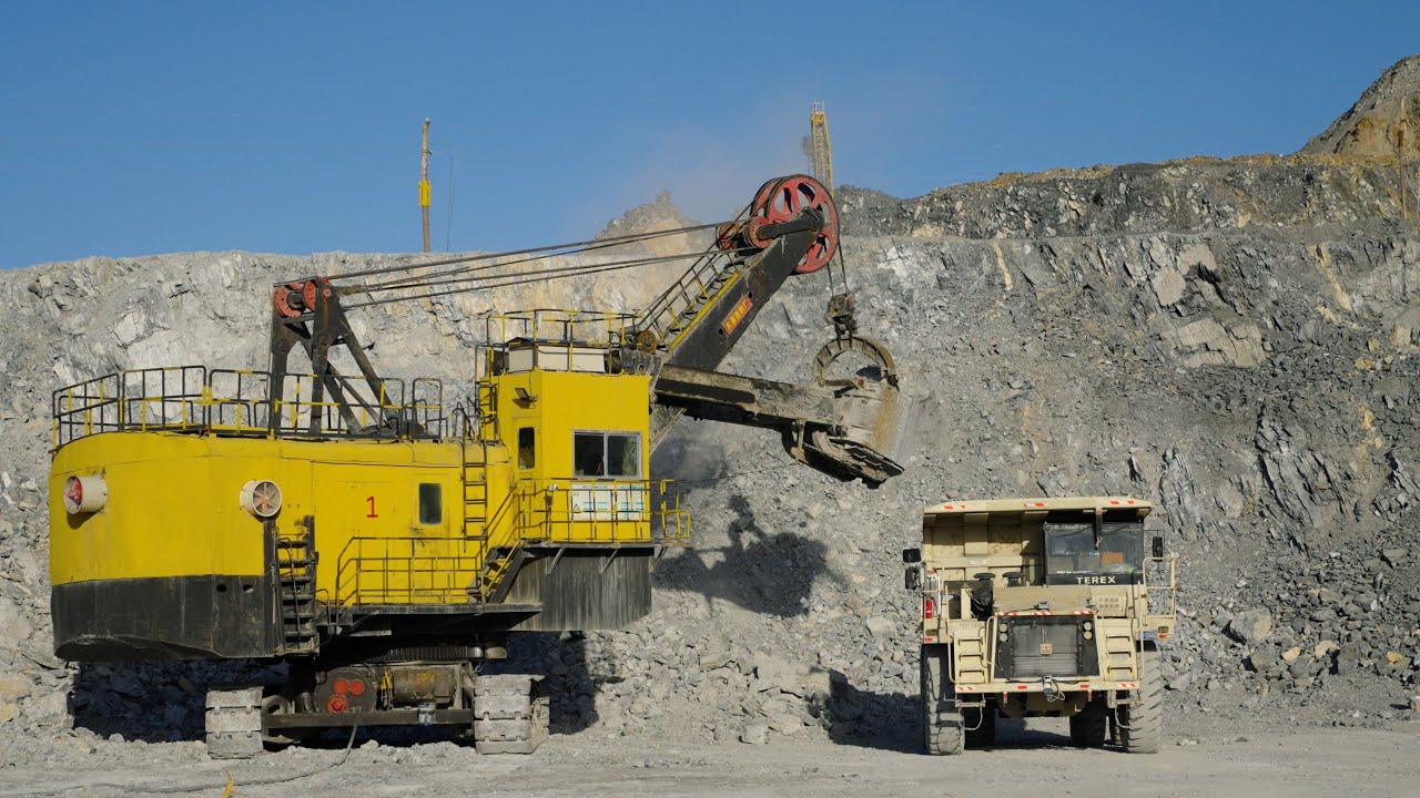 Enhancing Mining Safety with 5G Unmanned Haul Truck - YouTube