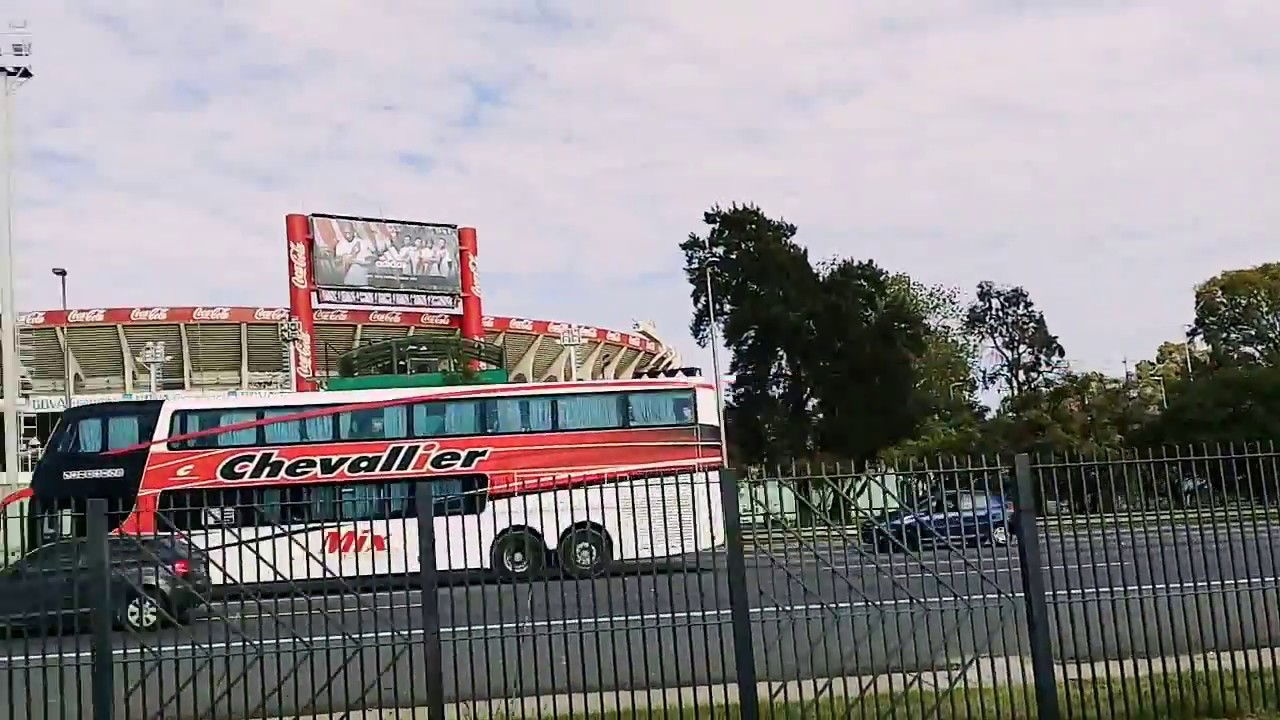 Niccolo de Chevallier pasando por River mas descapotable de Flecha Bus ...