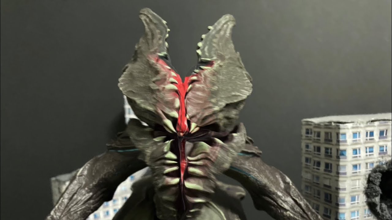 Pacific rim Rijin sofvi figure face closing and opening - YouTube