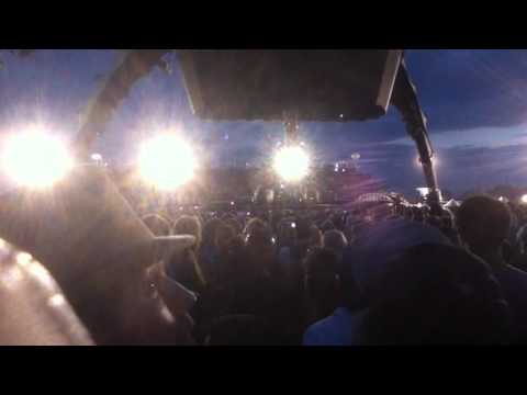 U2 Montreal 2011 O-Lay song