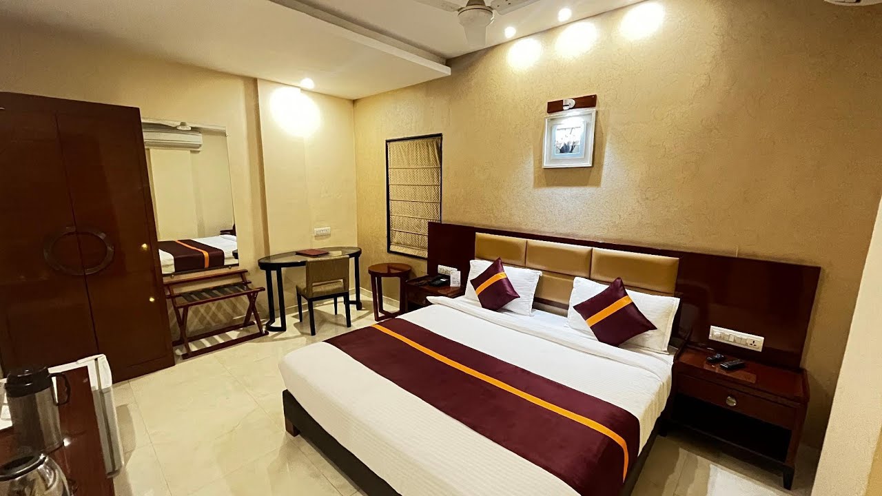 Raghu Mahal Hotel and Flames Restaurant, Udaipur, India - YouTube