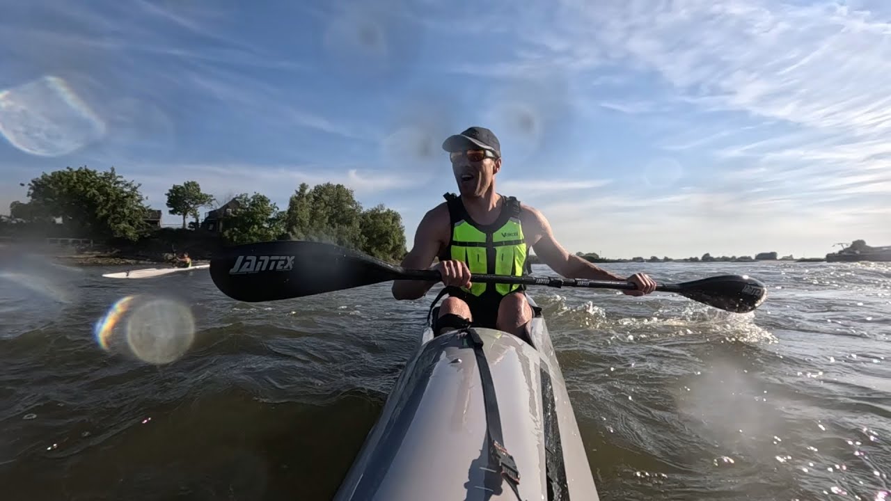 Nelo 550 surfski / At least 1 mtr high boatwake with @nuriroeleveld1640 ...