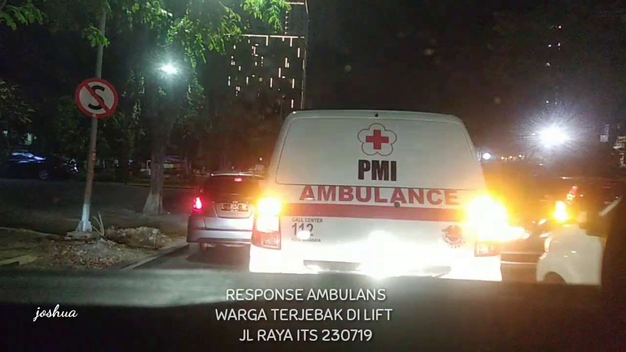RESPONSE AMBULANS WARGA TERJEBAK LIFT JL RAYA ITS 230719 - YouTube
