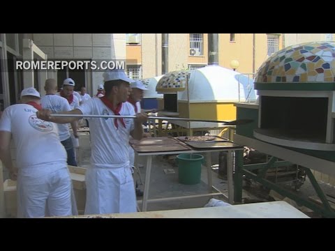 The pizza party Pope Francis organized for 1,500 poor people in the ...