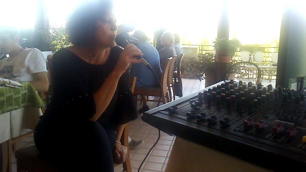 Anna Notaro grande grande grande - YouTube