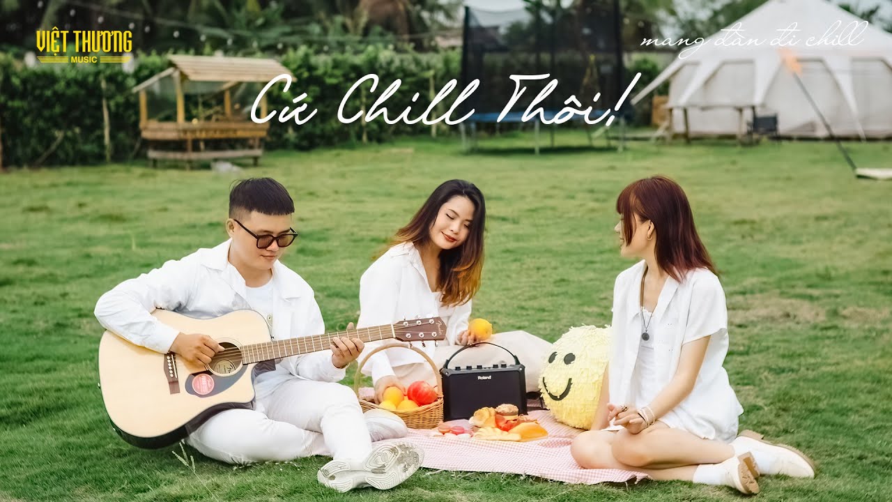 Cứ Chill Thôi (cover) | Mang đàn đi chill | Việt Thương Music - YouTube