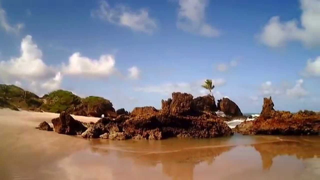A praia de Tambaba - YouTube