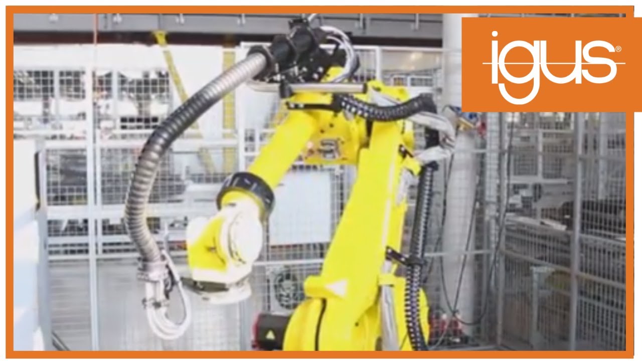 Instalação Triflex® R e clipes igus® UR para robôs Universal Robots ...