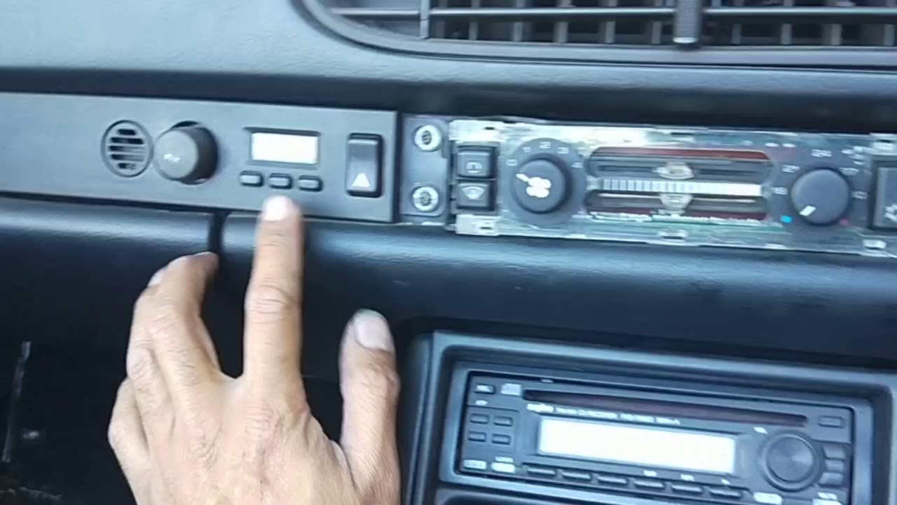 Porsche 944 - How to set digital clock - YouTube