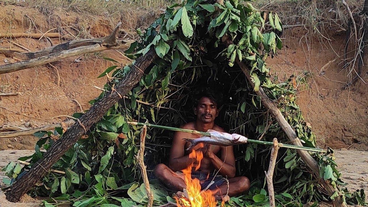 Primitive Bushcraft House Build Survival Tiny Hose Off Grid living Fish ...