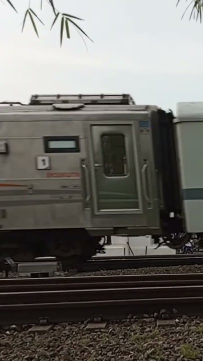 KA Malabar melintas JPL 717 - YouTube