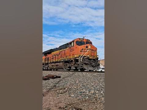 BNSF 4264 ES44C4 with H2 2nd Out Elephant Style 🐘🐘!! 12.23.23 - YouTube