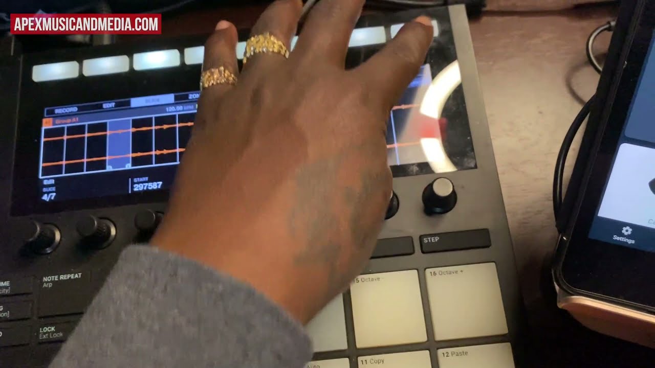 How to Chop Samples In Native Instruments Maschine - YouTube